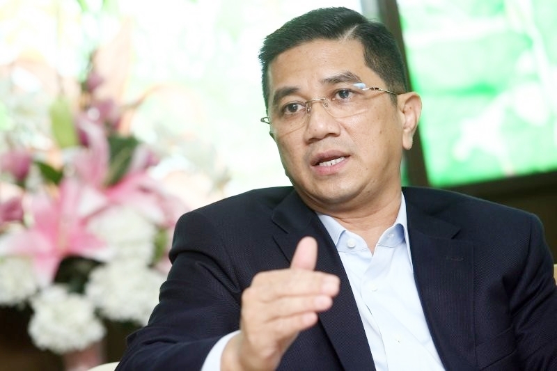 阿茲敏：行程少於7天 部長禁攜偶出國官訪 | 2018-10-12 – 光明日报