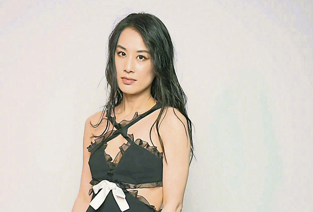 巴黎時裝週驚變男人 黃聖依被嘲女版徐錦江 娛樂 2023 03 10 光明日报