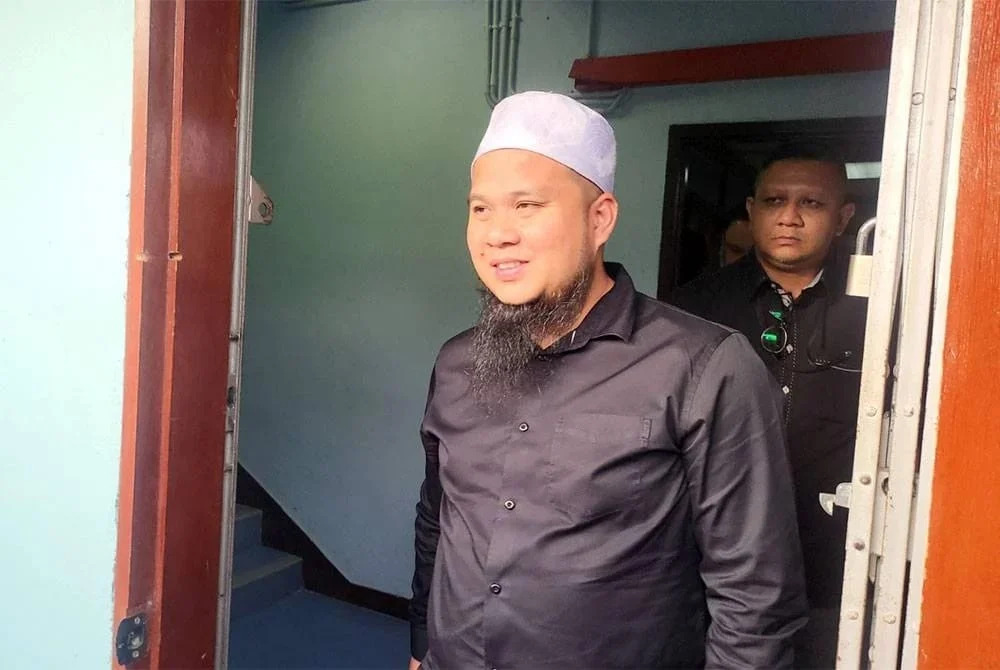 Ebit Liew性騷擾案 | 證人：被充公後送科學鑒證組 他手機裡發現436照片 | 国内 | 2023-05-12 – 光明日报