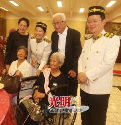 【檳元首華誕賜封】最後一天274人領勳 101歲人瑞洪金珠封PJK | 北马 | 精选 | 国内 | 地方 | 2023-10-18 – 光明日报