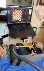 馬斯克Neuralink晶片首例植入患者 可用意念玩電腦遊戲下棋 | 国际 | 2024-03-21 – 光明日报