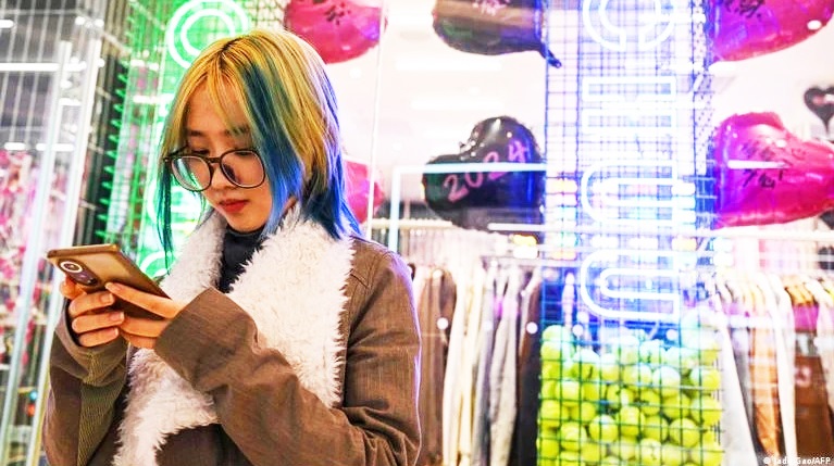 AI冲击劳动市场！41%雇主考虑裁撤职位 10职业“5年内消失” | 国际 | 2025-03-26 – 光明日报