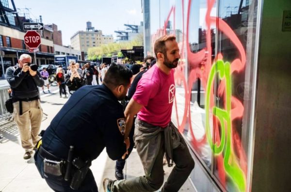 特斯拉首季少赚71% 马斯克承诺：将减少政府工作时间 | 国际 | 2025-04-23 – 光明日报