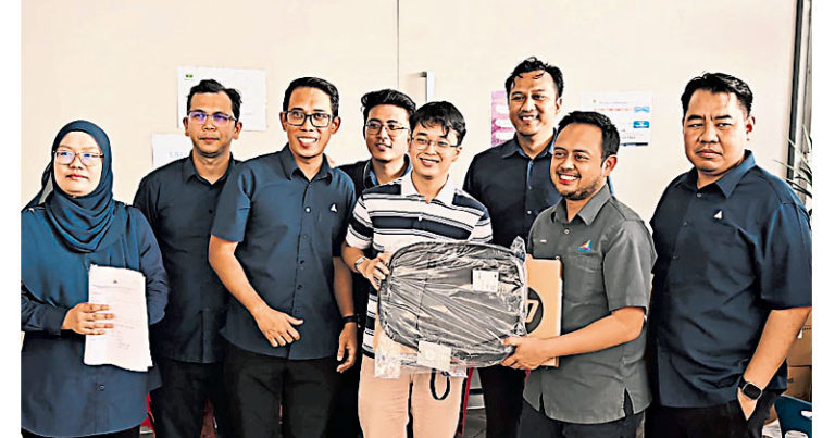 气爆失随身物 MCMC笔电派37受灾生 | 中马 | 国内 | 地方 | 2025-04-14 – 光明日报